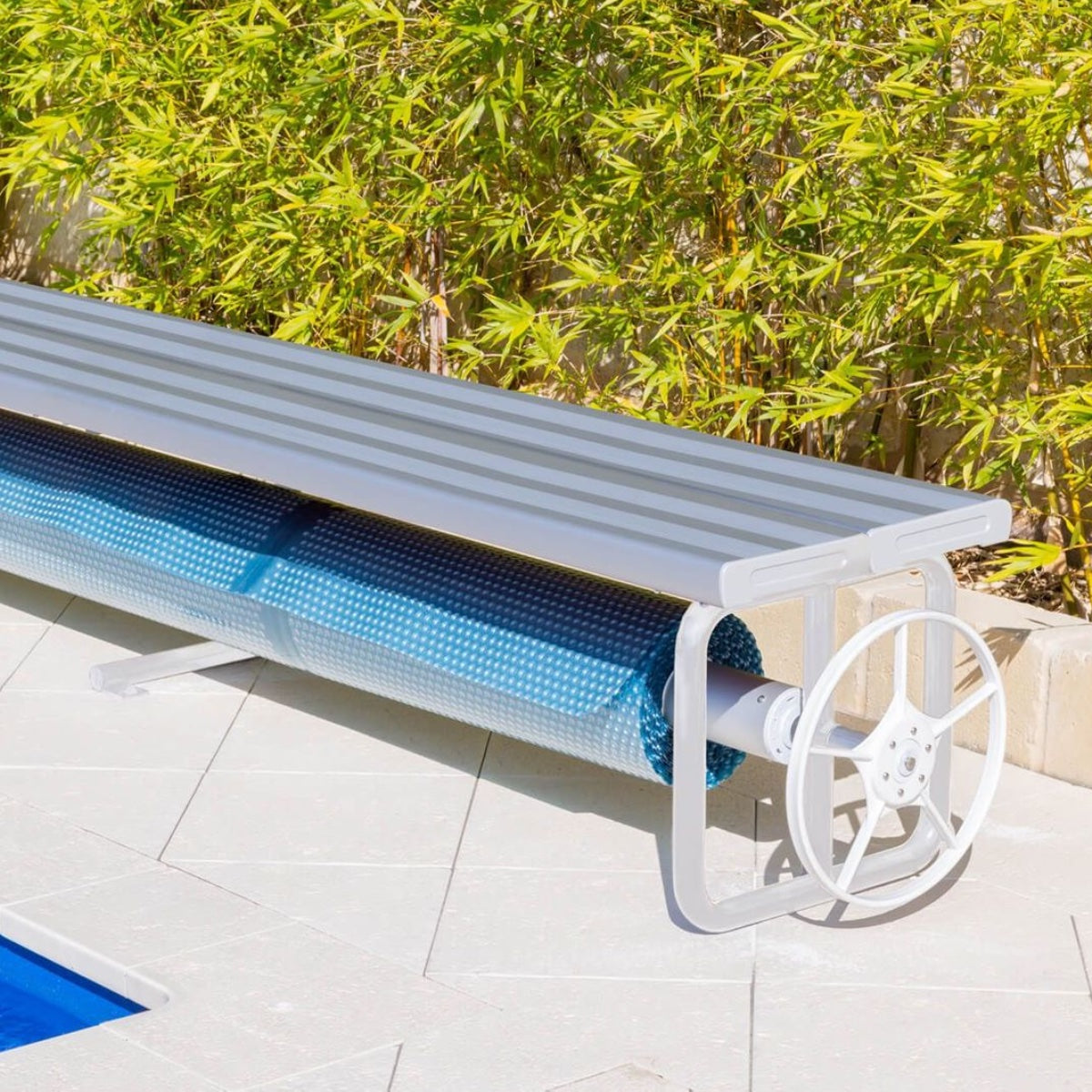 Daisy - Under Bench Pool Roller