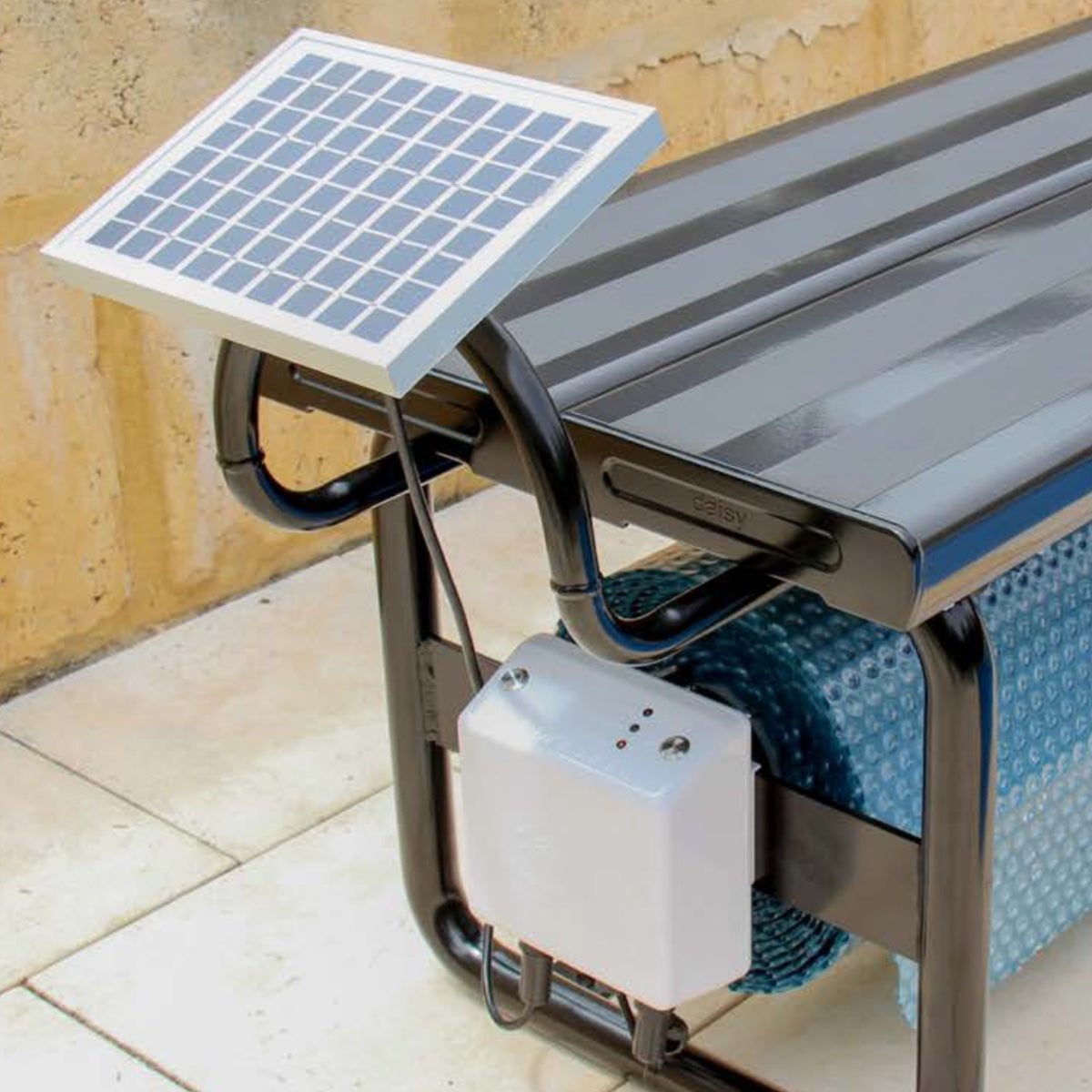 Daisy - Under Bench Pool Roller